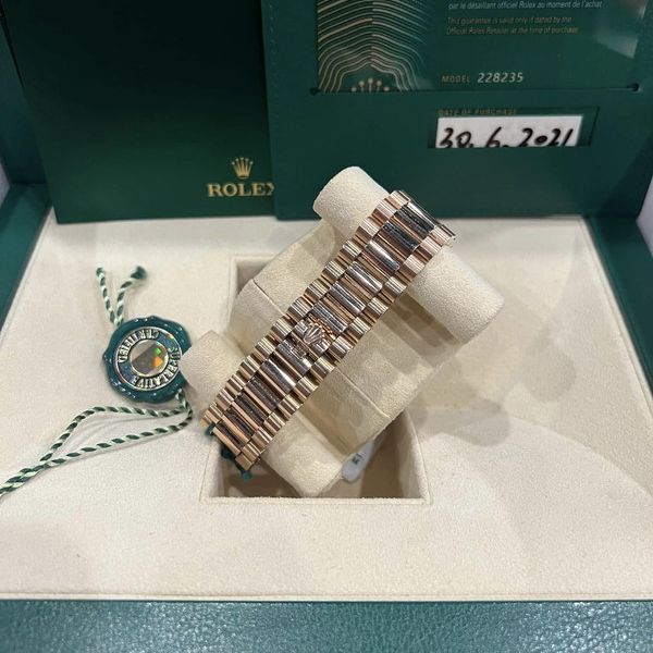 FS: Rose Gold Daydate 40 228235 sundust roman 2021 box + papers ...