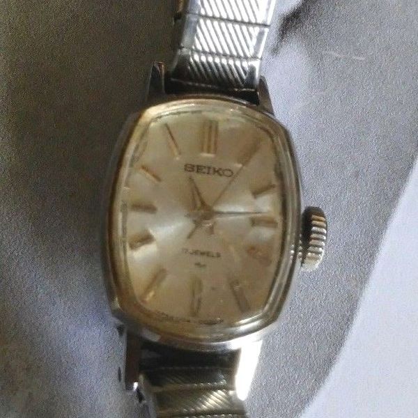 Beautiful SEIKO 17 Jewels Ladies Wind Up Wrist Watch | WatchCharts ...