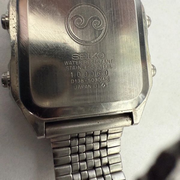 SEIKO silver wave D138-5030 Running Man digital watch. Spares or ...