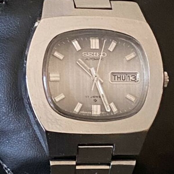 Vintage 1978 Seiko Automatic 17 Jewels Day Date 810625 Square TV Style | WatchCharts Marketplace