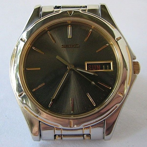 Seiko 7N43 Quartz Day & Date Watch with Stainless Steel Bracelet ...