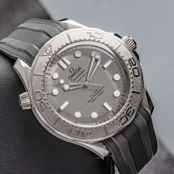 [WTS] Omega “Linen” Seamaster 2025 Complete Set | WatchCharts Marketplace