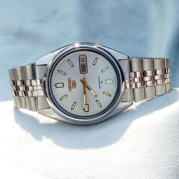 Seiko 5 Automatic Vintage 7009 Silver Dial 17 Jewels Day-Date, Stainless Steel | WatchCharts ...