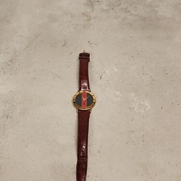 E2 Running Vintage Gucci Quartz Sherry Line Stack Red Back Watch ...