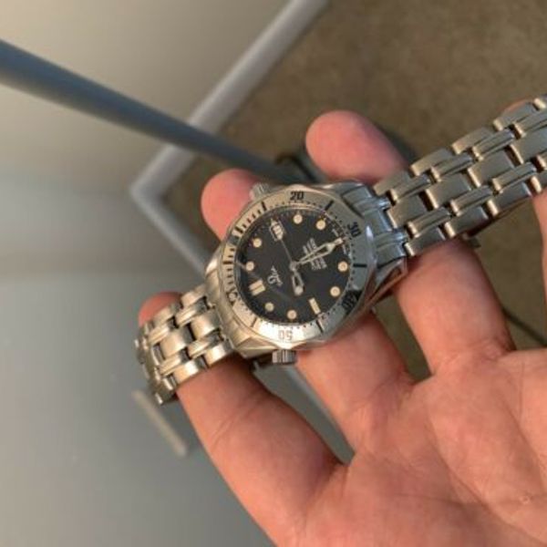 OMEGA Seamaster Bond Chrome Bezel 2562.80 36mm Excellent Condition ...