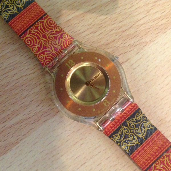 Swiss Made Ladies SWATCH ...ultra thin & light `SKIN` Gold Tone Watch ...