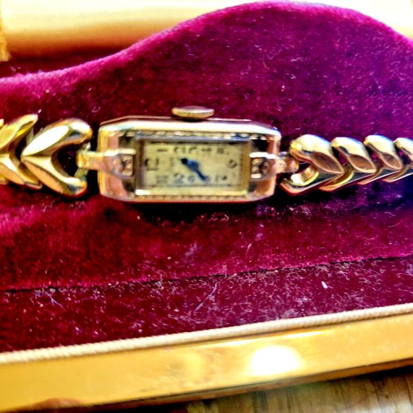 VINTAGE LADIES ELGIN DELUXE WRIST WATCH ORIGINAL BOX | WatchCharts ...