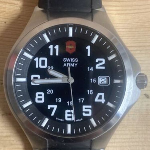 Victorinox Swiss Army Base Camp Field watch. Swiss Quartz Model 24103 ...