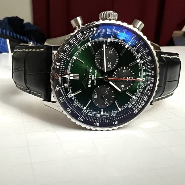 [$6,195 USD] Mint 2022 46mm Breitling Navitimer 01 with green dial and ...