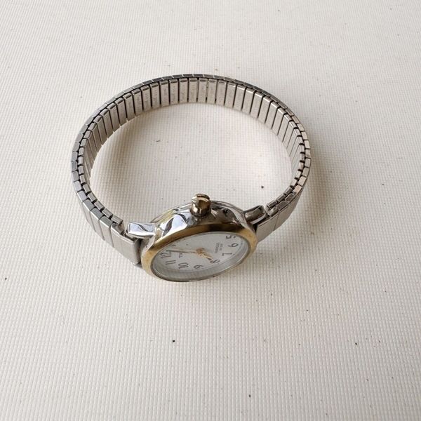 Vintage Timex Indiglo ladies quartz watch 25mm case, running, glass has ...