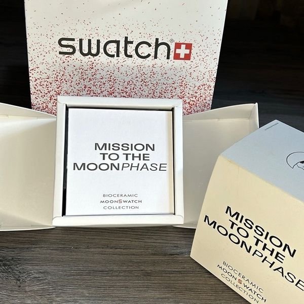 Omega x Swatch MoonSwatch "Mission to the Moonphase - Full Moon" Snoopy ...
