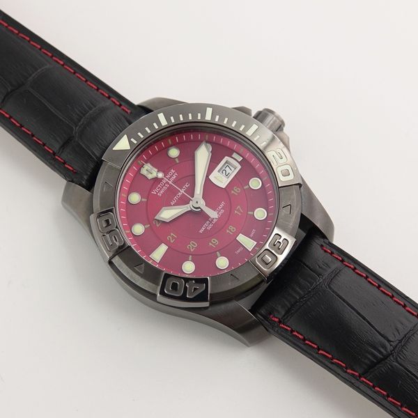 Victorinox Swiss Army Dive Master 500m vento automatico | WatchCharts ...