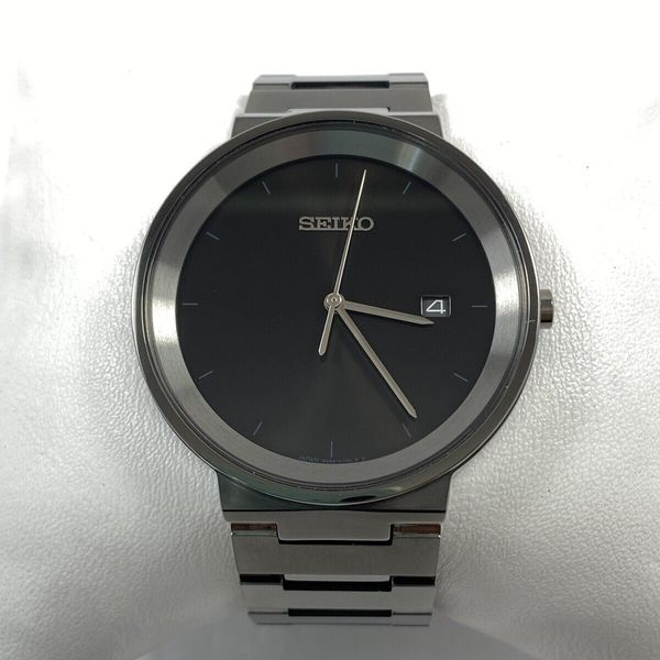 Seiko Essentials Quartz Black Dial Stainless Steel Men's Watch SUR487 ...