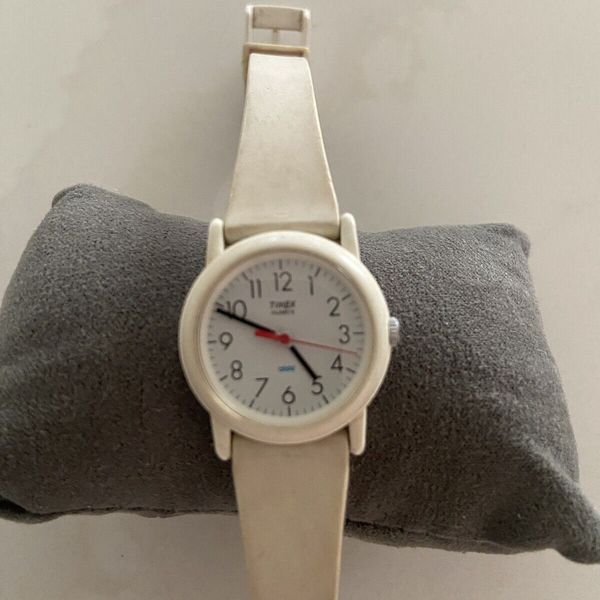 Vintage Timex Quartz Watch A7 160-4T15 Timex White New Battery Works ...