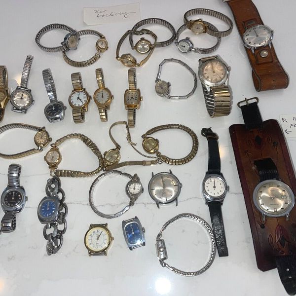 LARGE LOT OF TIMEX WINDUP WATCHES NOT WORKING COMPLETE PLUS A LOT OF ...