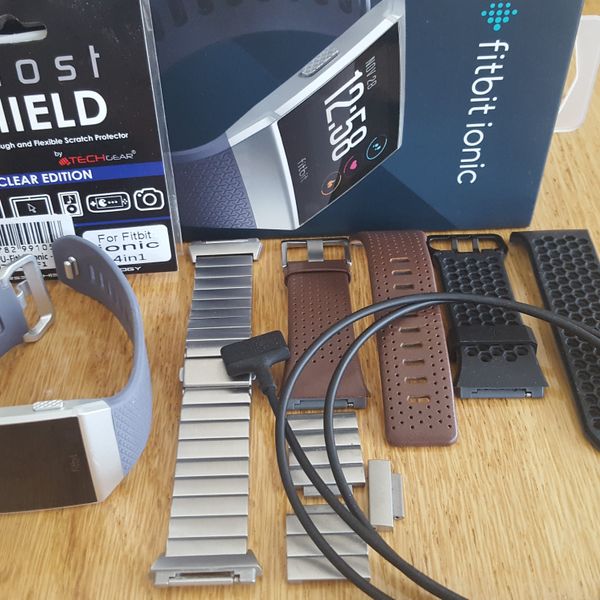FS: Fitbit Ionic plus bracelet, rubber and leather straps, charger ...