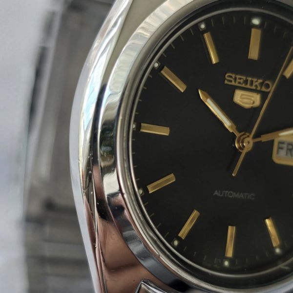 1981 Men's Vintage Stainless Steel SEIKO 5 17 Jewel Day Date Automatic 7009 8760 | WatchCharts ...