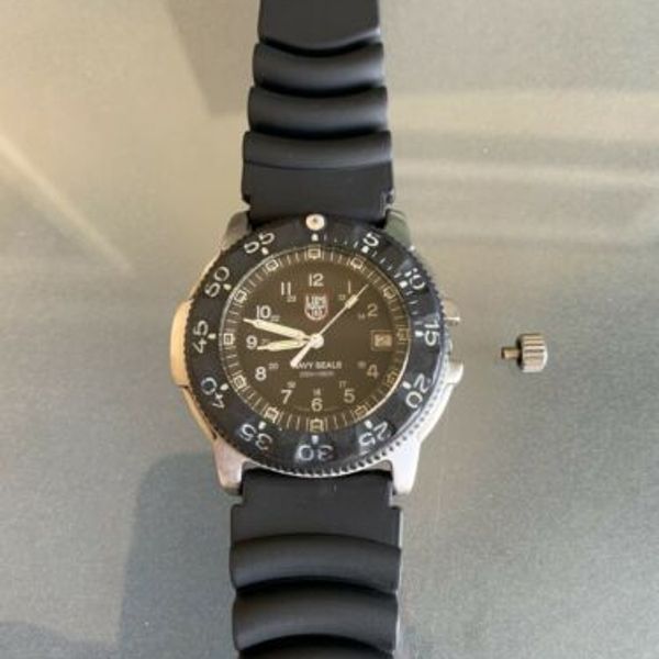 Luminox 3101 Navy Seal Watch - PARTS OR REPAIR - Read Description ...