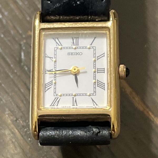 Vintage Seiko Quartz White Roman numeral dial Women's Watch Japan Gold ...