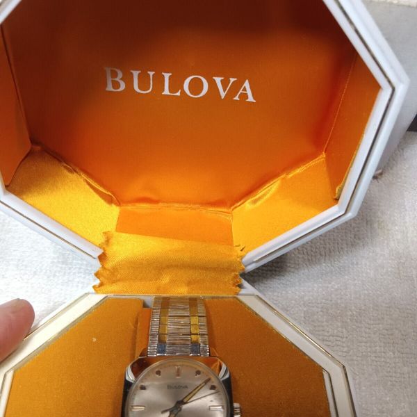 Bulova self-winding vintage mens wristwatch working with display case ...