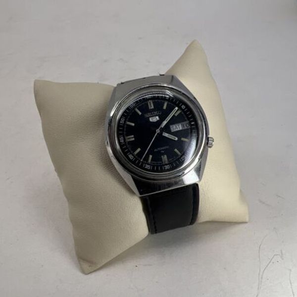 Vintage Seiko 5 Automatic menâ s watch Rhodium Dial 7009 Day/Date ...