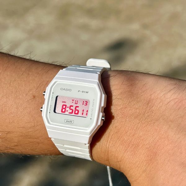 Casio F-91W Minimal White - Modified White Casio F91W Red Numbers Mod ...