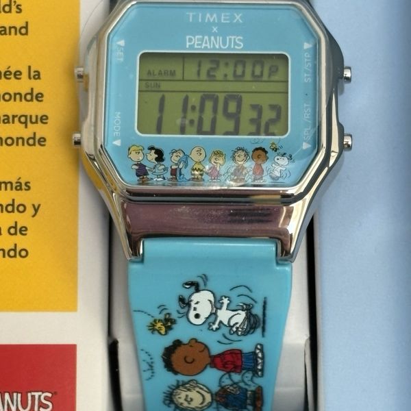 BNWT Timex T80 X Peanuts Gang / Snoopy 34mm Resin Strap, Digital Watch ...