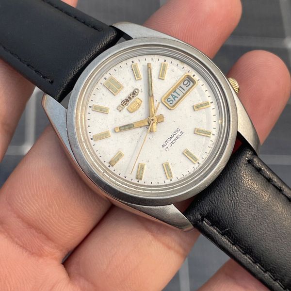 Vintage Seiko 5 Automatic 17 Jewels Japan Made Men Watch 7009-3040 | WatchCharts Marketplace