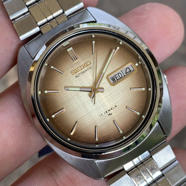 NOS Seiko 7009-8089 17 Jewels Automatic w/ Stunning Linen Dial Poland | WatchCharts Marketplace