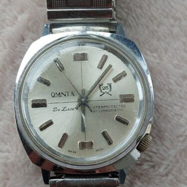 OMNIA DE LUXE SWISS VINTAGE CHUNKY WATCH. DIAL GOOD. NEEDS ATTN. READ ...