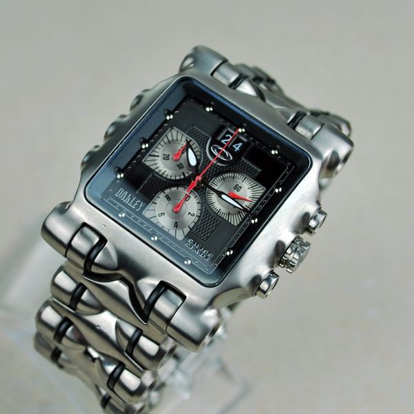 OAKLEY MINUTE MACHINE TITANIUM TANK WATCH IN MINT CONDITION ...