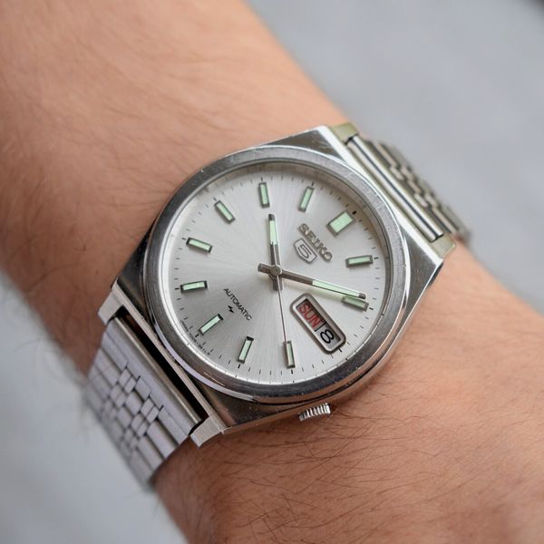 March 1984 Seiko 5 Silver Sunburst Dial Steel Day Date Automatic ...