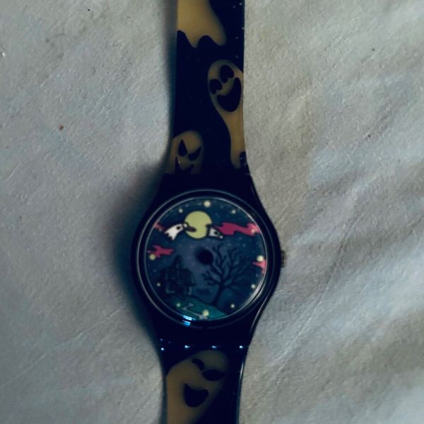 Wristwatch SWATCH Gent NEW-Halloween-Ghosts | WatchCharts Marketplace
