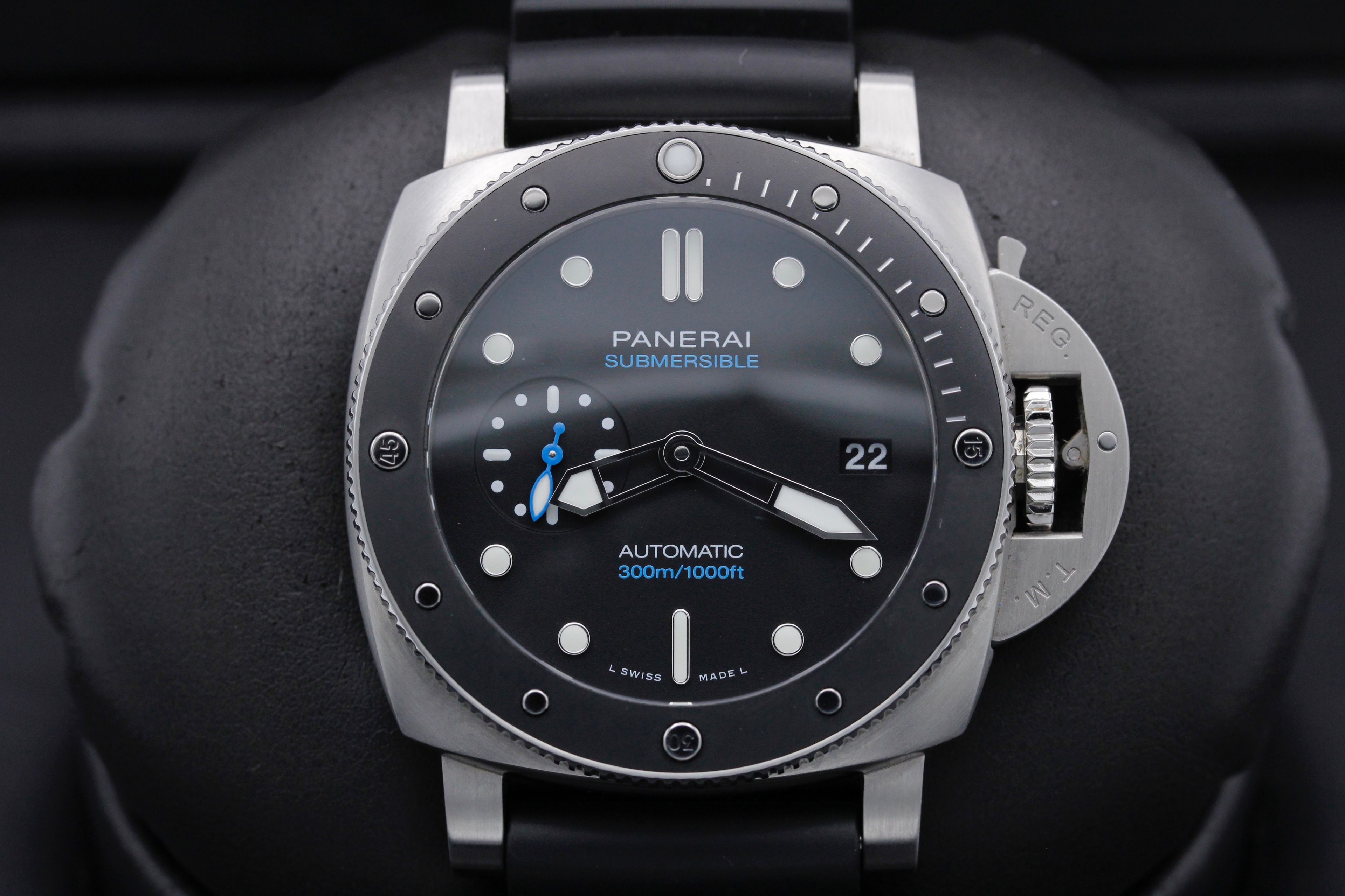 FSOT: Panerai Submersible - PAM 683 - Black Dial - 42mm - Mint 2021 ...