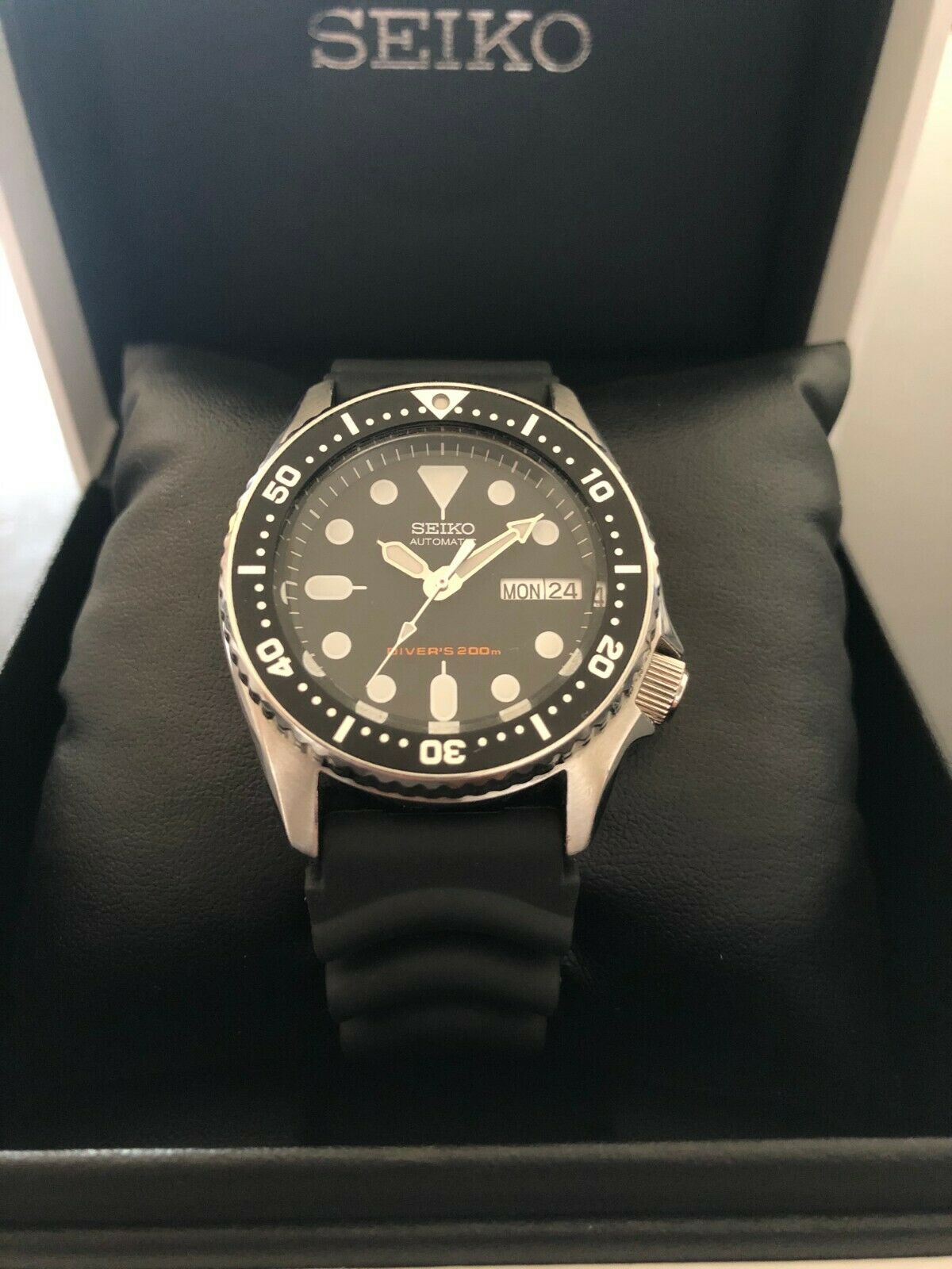 Seiko SKX013K1 Mini Diver SKX 013 // SKX013K | WatchCharts