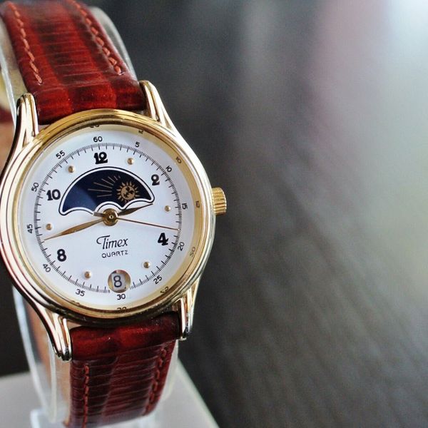 VINTAGE TIMEX DATE ELEGANT MOON PHASE QUARTZ WOMEN'S GOLDEN LEATHER ...