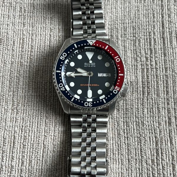 Seiko SKX009 Automatic Divers 200 Watch with Stainless Steel Bracelet ...