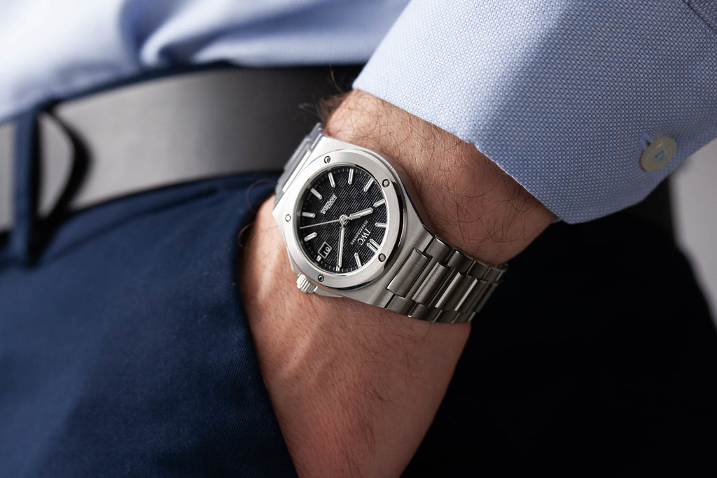 fsot - IWC Ingenieur Automatic - 40mm - Black Dial - IW328901 ...