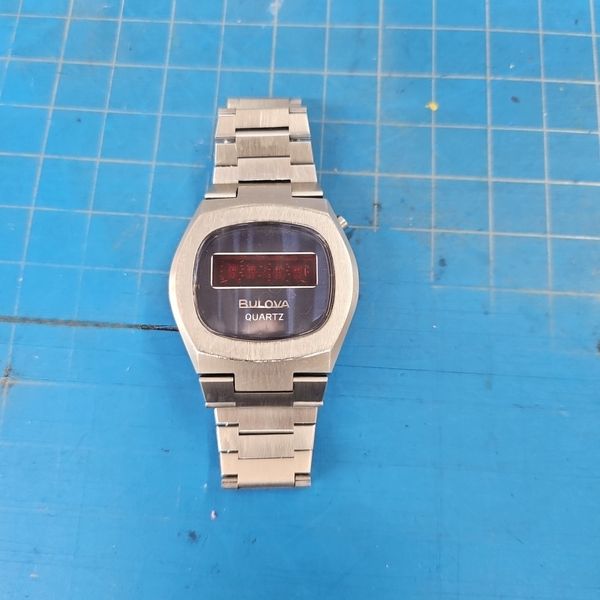 Vintage 1976 Bulova Men's Digital LED Wristwatch N6 | WatchCharts ...