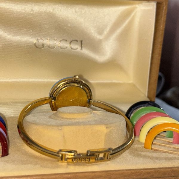 Gucci Bezel Vintage Watch With 10 Interchangeable Colors 1100-L ...