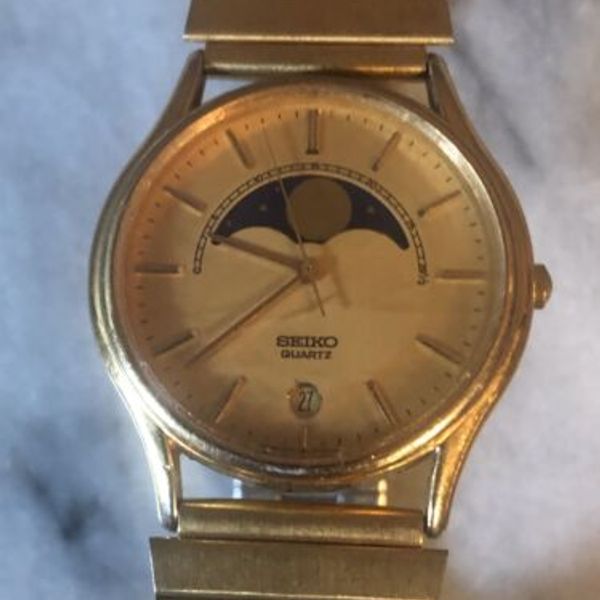 Seiko Quartz 6f24-8000 with moon phase | WatchCharts