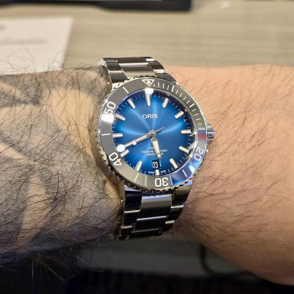 [WTS] Oris Aquis 39.5mm oceanic blue w/tungsten bezel | WatchCharts ...