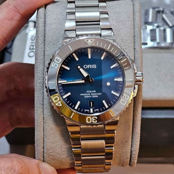 Oris Aquis Date Blue Dial Tungsten Automatic Watch - Near Mint ...