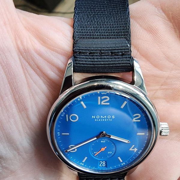 [WTS] Nomos Club Date 777 41.5mm Siren Blue / Signalblau | WatchCharts ...