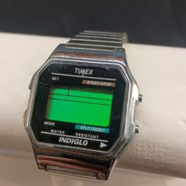 Classic TIMEX Indiglo Gold Tone 555 CR 2016 Cell Digital Watch Needs ...