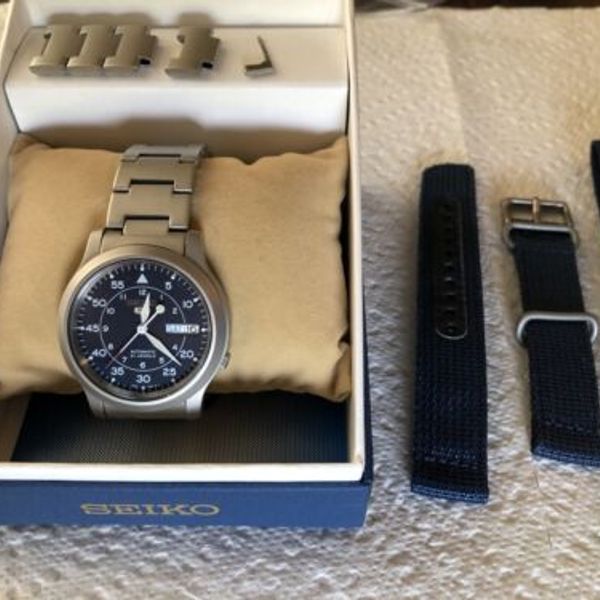 Seiko 5 SNK807 37mm Navy Blue on Bracelet W/ Extra Straps | WatchCharts ...