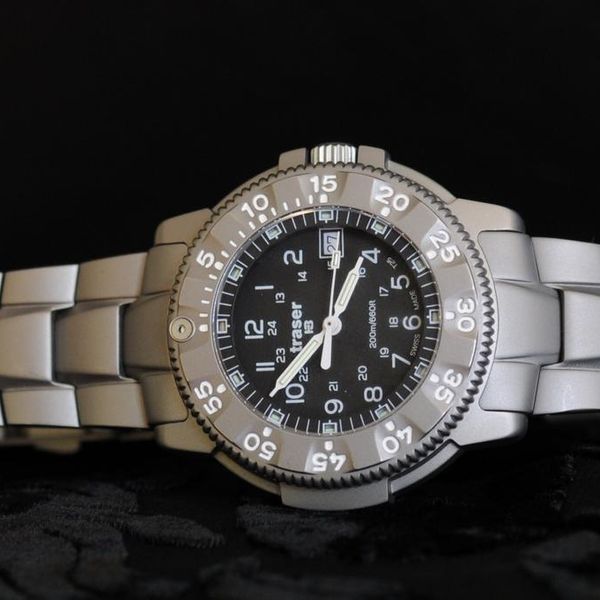 Traser H3 Commander 100 Force titanium, mint | WatchCharts Marketplace