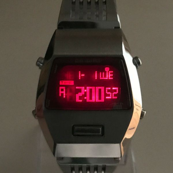 Seiko AKA 'Darth Vader' Helmet Watch W670-4000 red LED silver retro ...
