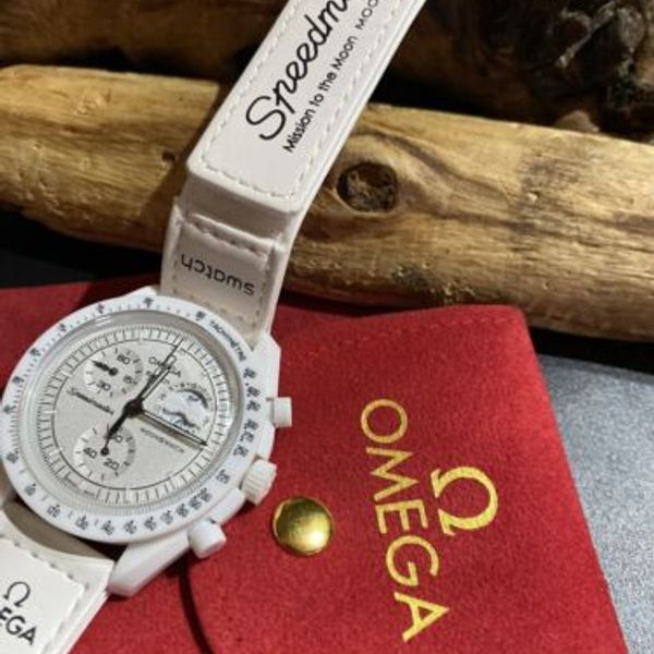 Men’s White chronograph moon watch. ( Plus Omega watch pouch ...