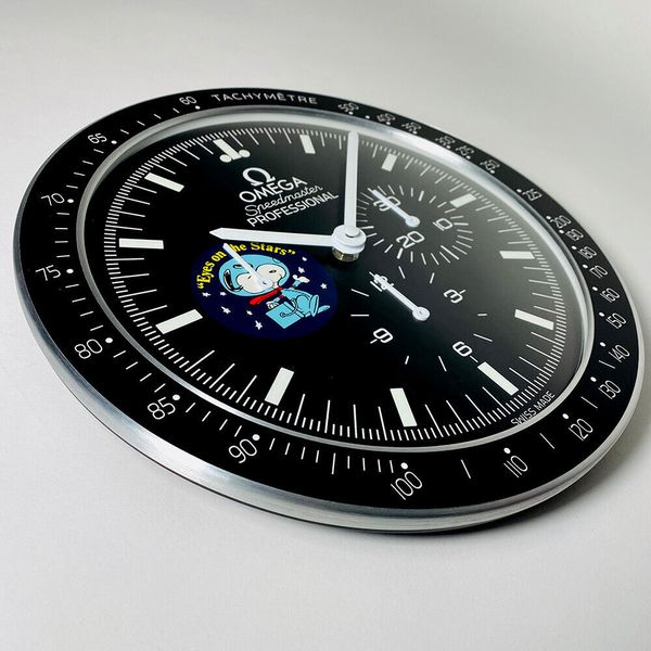 OMEGA SPEEDMASTER PROFESSIONAL SNOOPY MOON AWARD EYES ON THE STARS ...
